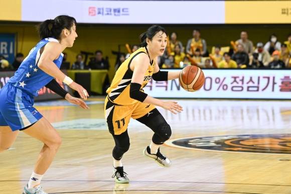 벼랑 끝 PO 5차전, 에이스 승부…우리은행 ‘MVP’ 김단비 vs KB ‘최고 슈터’ 강이슬