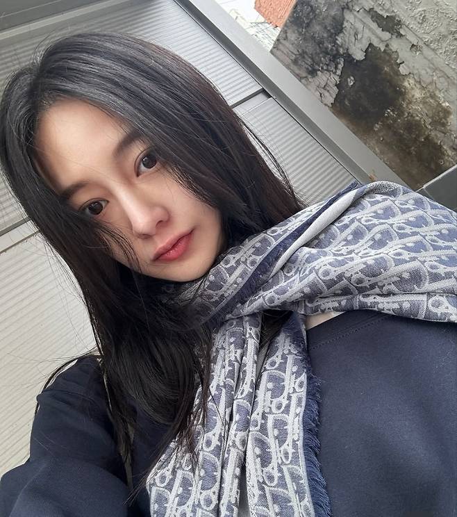 아버지도 판사인데 남편도 판사 중국에서 톱배우로 활동 중인 미코출신 여배우의 일상룩 스타와 패션