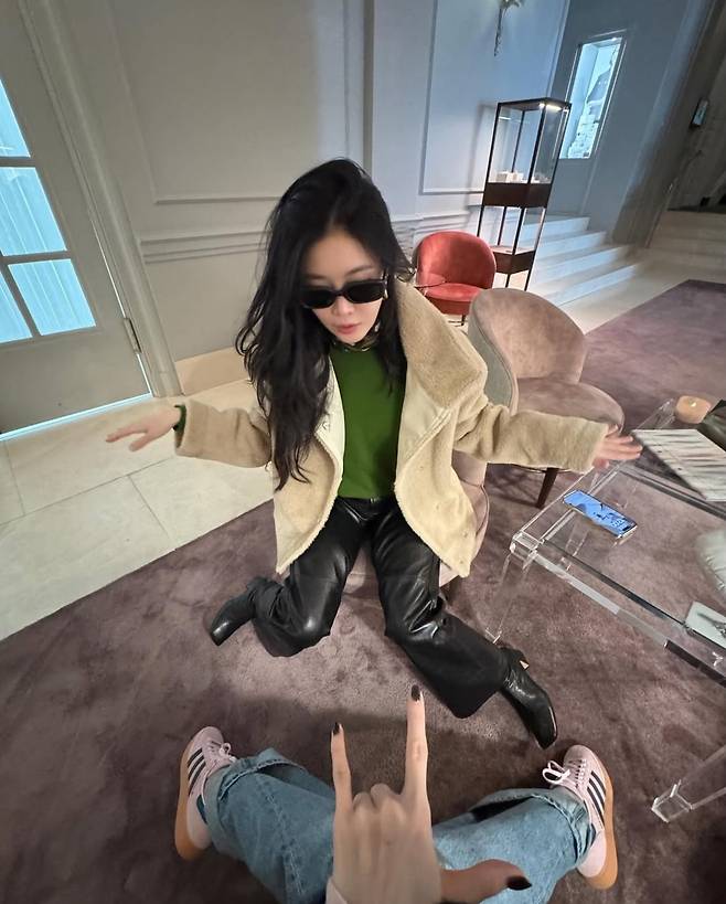 덴마크에서 이래도 돼 17년 우정 친구와 여행떠난 3년차 새댁 여가수 가죽 팬츠룩 뷰티는 내운명