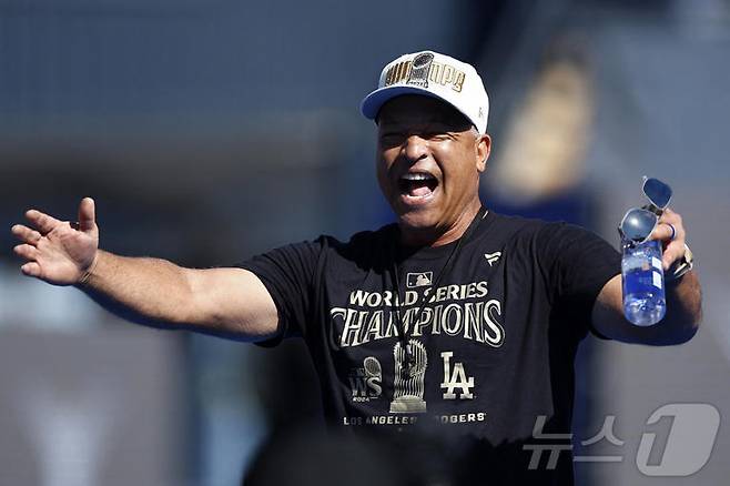 다저스 로버츠 감독 4년 총액 473억 역대 Mlb 감독 최고 대우로 연장 계약 합의