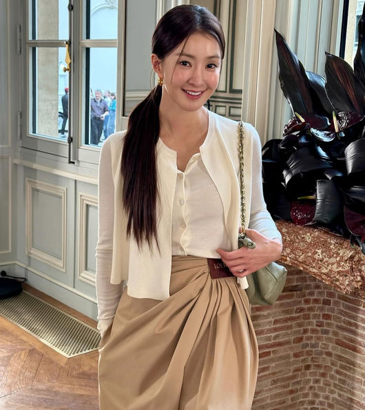 이시영 파리 패션 위크의 진정한 승자···김나영도 입은 L 브랜드 입성