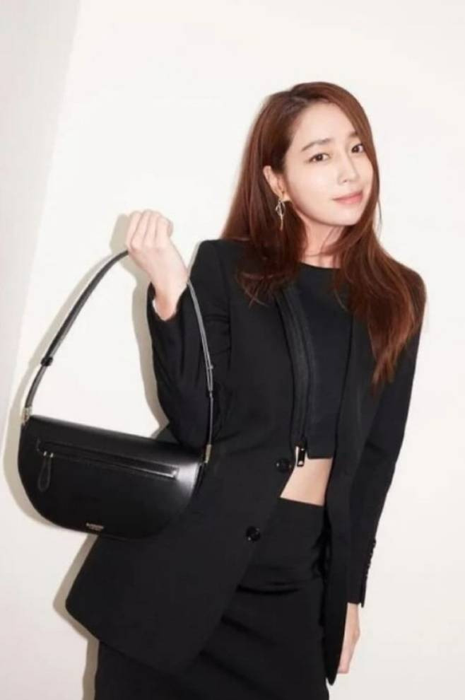 나이 때문에 퇴짜 드라마 직전 캐스팅 취소된 여배우 40대 초동안 미모미니스커트룩 대본은 내운명