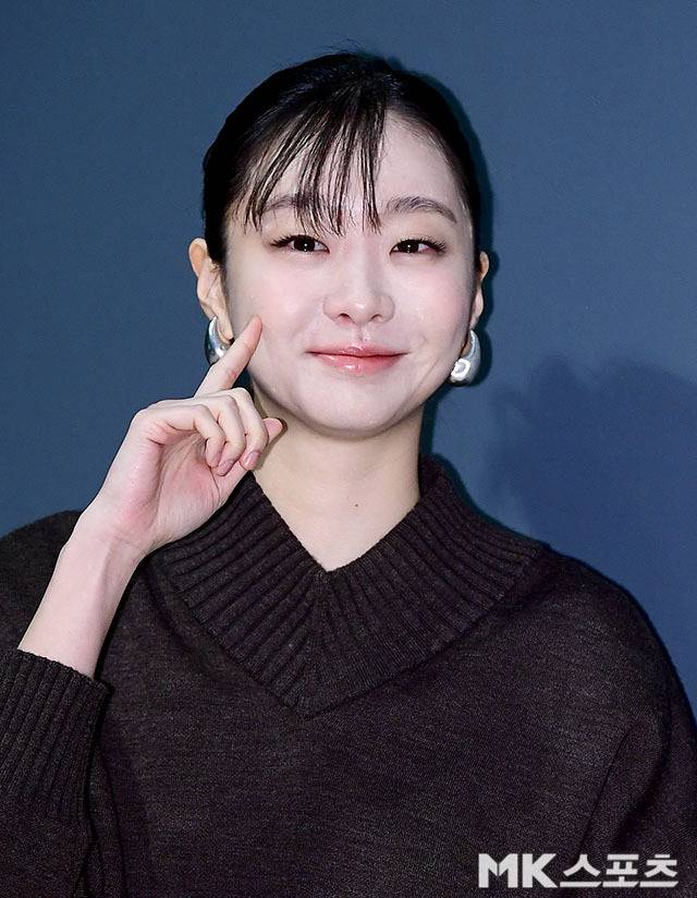 '순둥한 아기' 비주얼에 170cm 9등신 비율? 여배우, 우아한 러플 롱스커트룩 | 스타와 패션