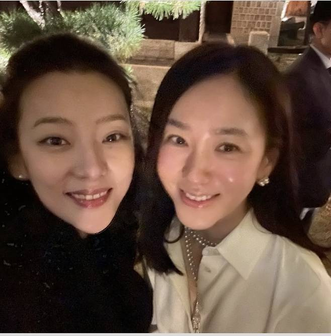 재벌가 며느리로 20년째 시집살이 52세 최강동안 여배우 우아한 외출룩 스타와 패션