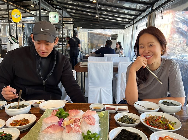 9살 연하 남편에게 엄마 소리 들은 연예인 일상룩 패션룸