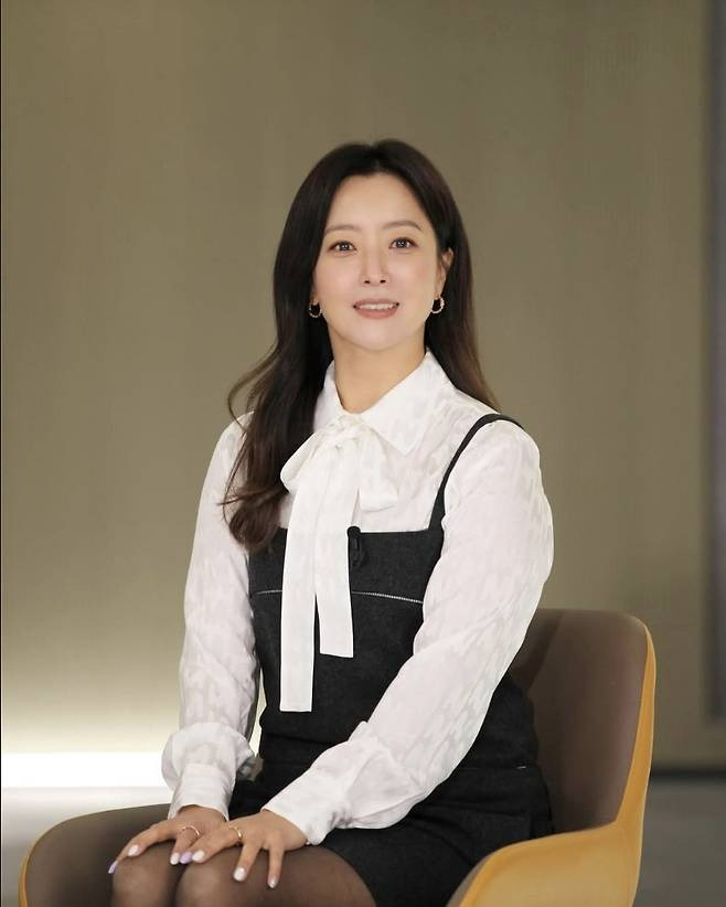 48세 실화 성형외과 의사가 뽑은 가장 완벽한 미인 우아한 보타이 블라우스룩 대본은 내운명