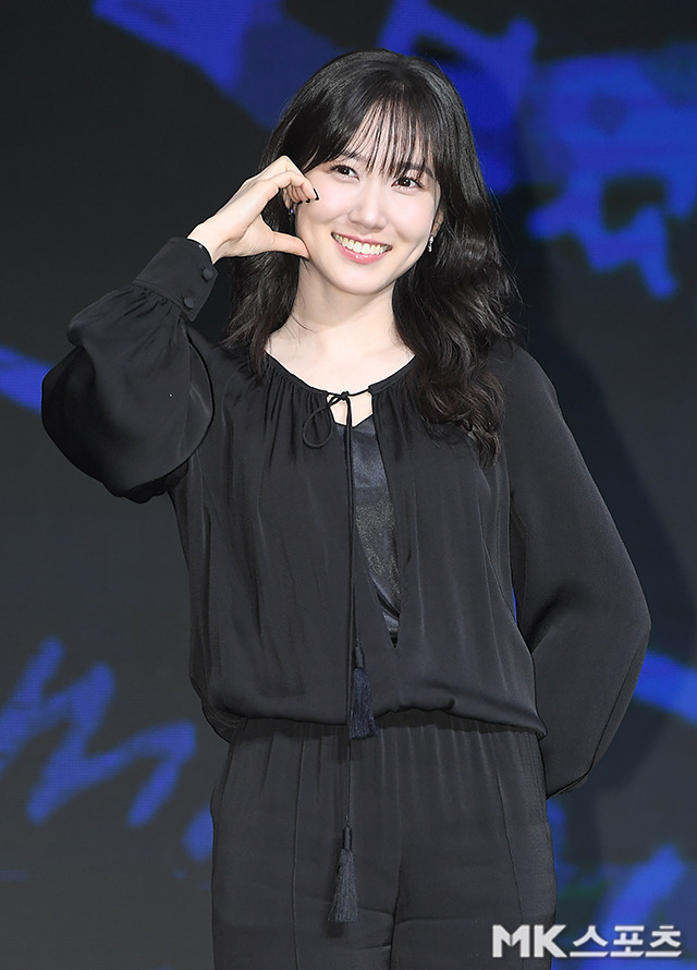 박은빈 실수로 잠옷 입었나 슬립 위에 나풀나풀 시스루 올블랙 여신룩 뷰티는 내운명