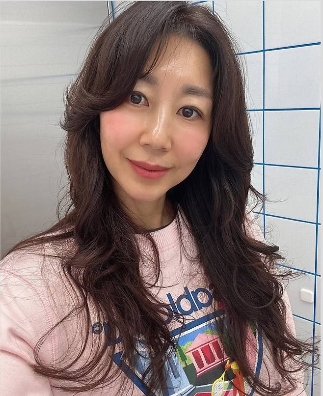 윤종신 아내 전미라 이게 진짜 40대 비주얼 핑크 트레이닝룩으로 뽐낸 러블리 동안美 뷰티는 내운명