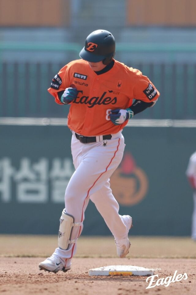 죽어도 안 넘어간다 한화 26살 92홈런 거포도 쉽지 않다 대전 신구장 개막 최대 변수 8m 몬스터월 누가 넘길까