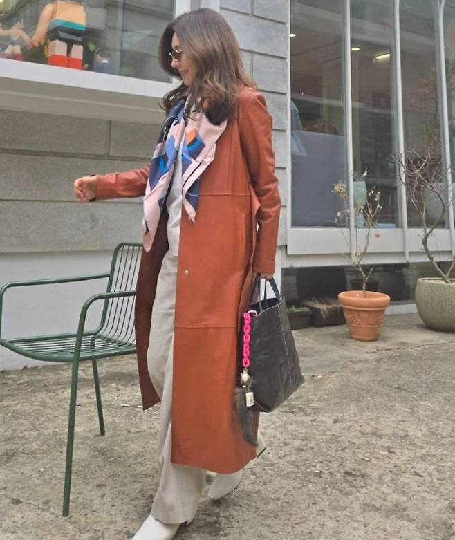 시집올래요 첫마디에 결혼 30년 60대 여배우 코트 선글라스 우아한 봄 나들이룩 대본은 내운명