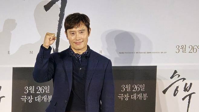 승부 이병헌 우여곡절 끝 개봉 설레뛸듯이 기뻤다