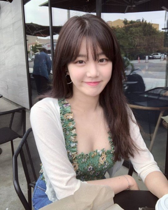 엄마도 유명 연예인이라 외모가 엄청 뛰어나다는 30대 여배우 나도 알고 너도 알고