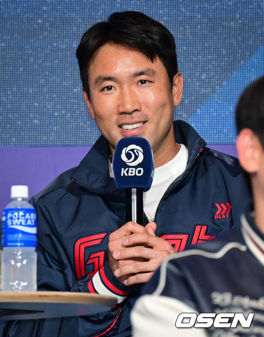 ‘타율 1할4푼3리 19세 루키에 벌벌 떤 백전노장 타도 김택연” 외치자 그럼 더 전력으로 던질 것” 응수하다 미디어데이