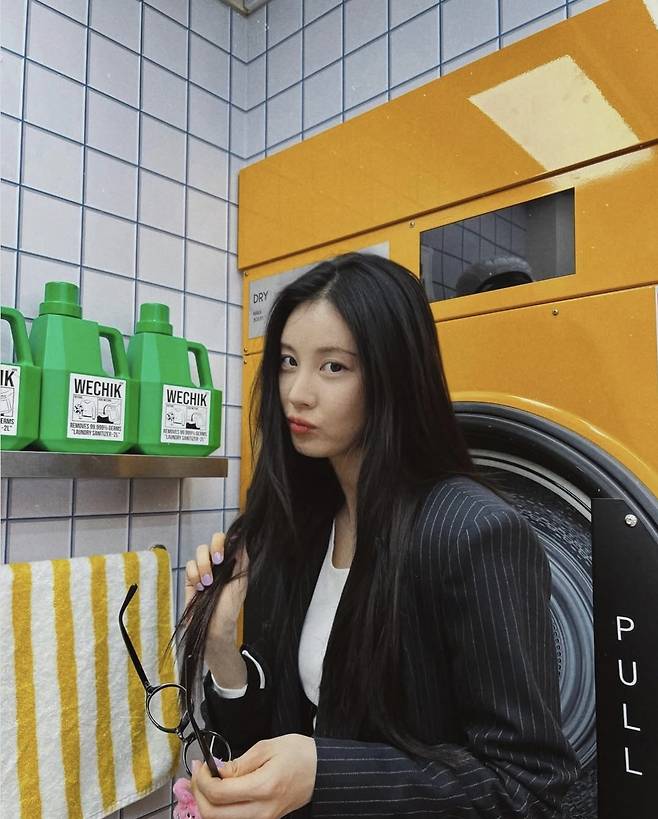 소녀시대 서현 세탁소에 뜬 안경 여친 미모는 청순한데 90도 각잡힌 슈트핏 데님 일상룩 뷰티는 내운명