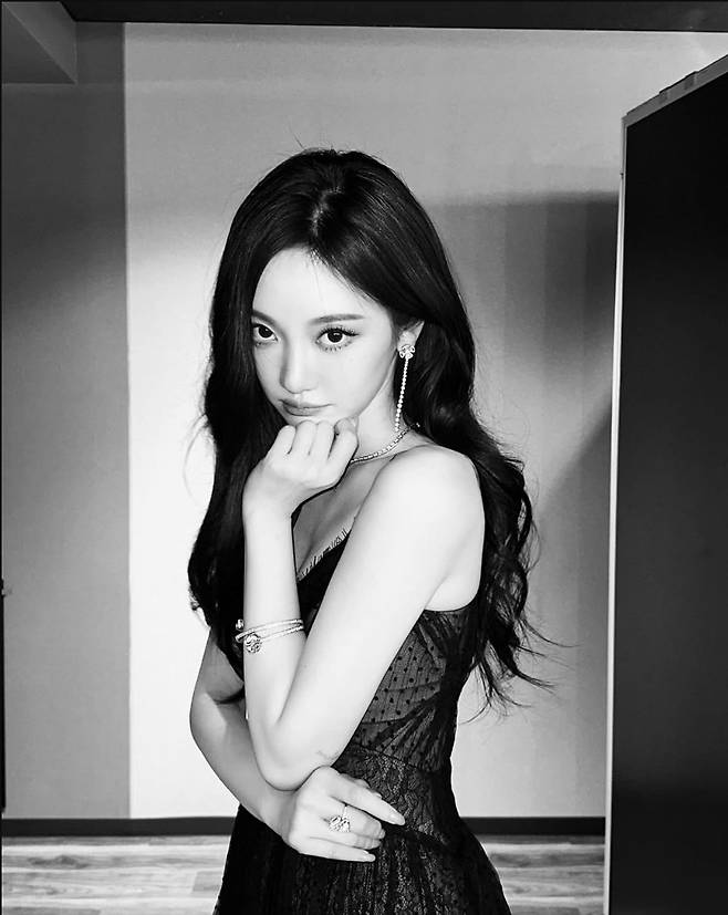 상상 이상으로 예뻐하얼빈 출생 여가수 한국서 데뷔한 미모 이정도였어 시스루 드레스룩 뷰티는 내운명