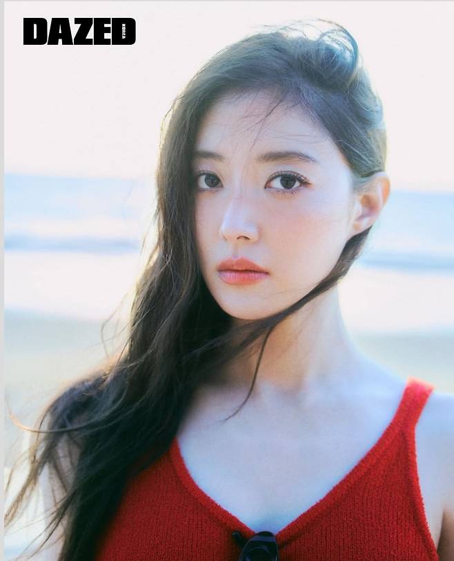 너무 예뻐 유괴당할까 봐 데뷔한 여배우 푸껫 석양을 닮은 여름빛 휴양지룩 뷰티는 내운명