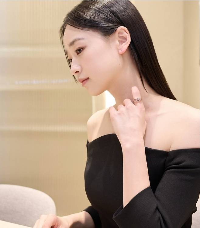 손연재 명품보다 눈부신 여신 자태 군살 없이 떨어지는 직각 어깨 오프숄더 드레스룩 뷰티는 내운명