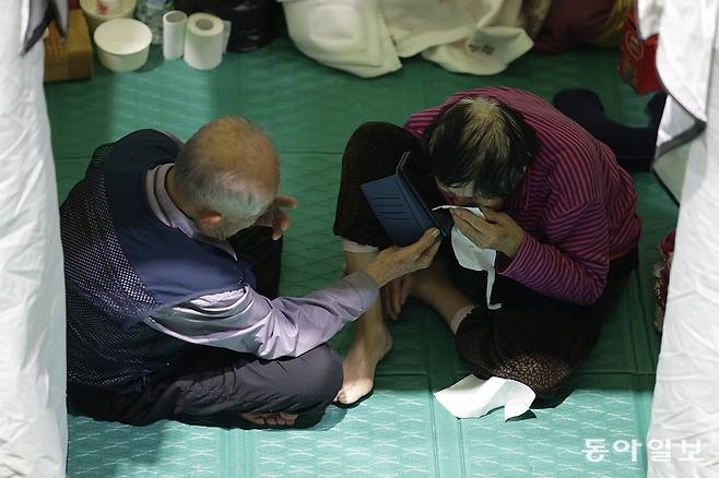 사설 누굴 원망하겠나” 이웃 돕다 구순 노모 잃은 아들의 눈물
