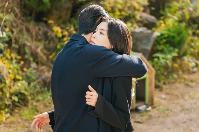 혼란스러운 강태오 기습 포옹에 이선빈 어리둥절감자연구소