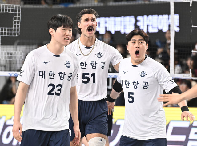19년 만에 통합우승 가자 레오 허수봉 42점 폭발 현대캐피탈 736 잡았다대한항공 33개 범실 자멸 Md천안