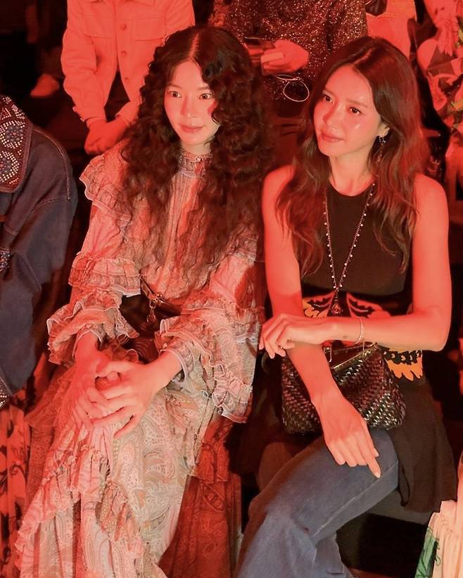 ‘구여친계 레전드’ 여배우, 172.8cm·48kg 바디로 올킬! 시스루+부츠컷 원피스룩 | 대본은 내운명