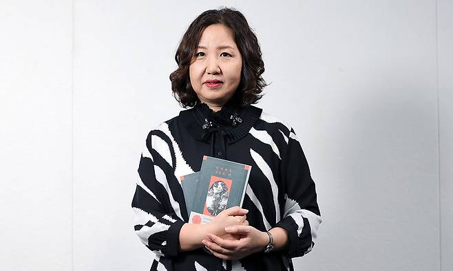 쉰 넘어 찾은 문인의 길 너무 힘든데 보람차 겸허히 배우며 쓸 것”