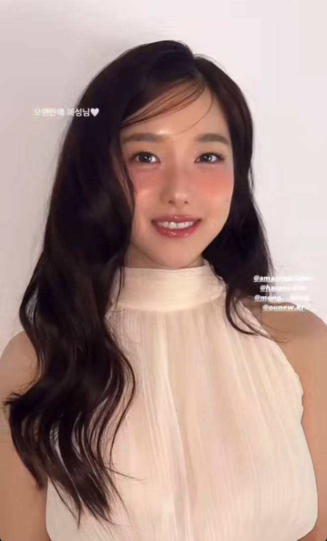 이혜성 아나 이런게 진짜 과즙미 생글생글 청순 미모에 딱 어울린 플리츠 드레스룩 뷰티는 내운명