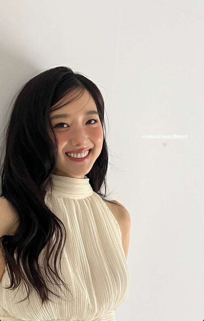 이혜성 아나 이런게 진짜 과즙미 생글생글 청순 미모에 딱 어울린 플리츠 드레스룩 뷰티는 내운명