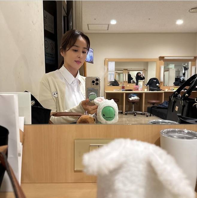 핑클 될 뻔했다고” 은광여고 얼짱 여배우 우아함 가득한 트위드 코트룩 대본은 내운명