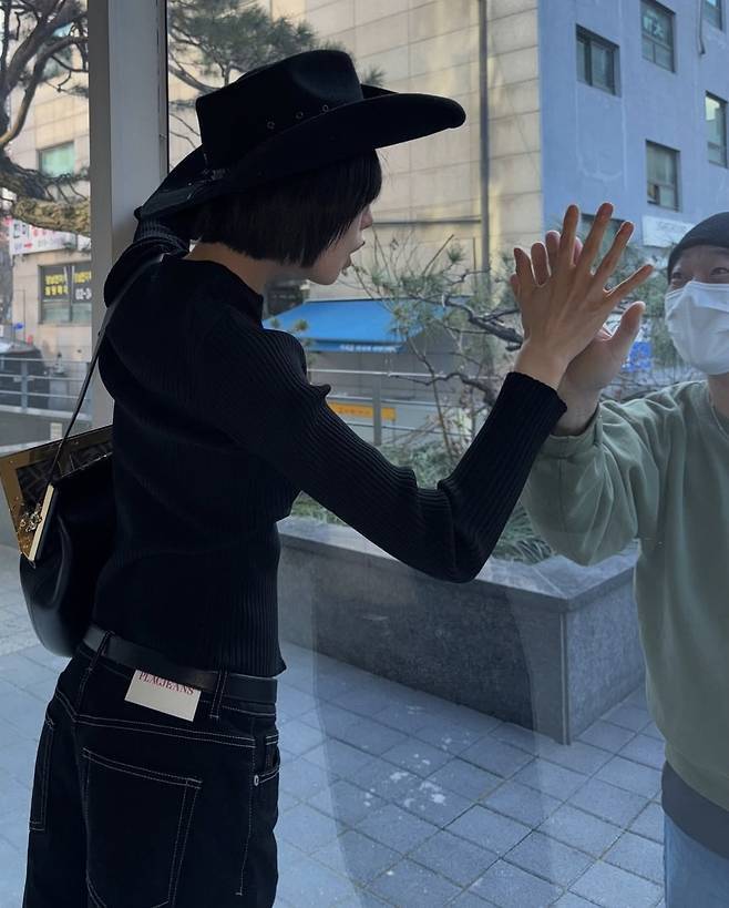 이종석 닮은 여배우 실화” 복근 드러낸 카우걸 시크미 폭발한 크롭 데님룩 대본은 내운명
