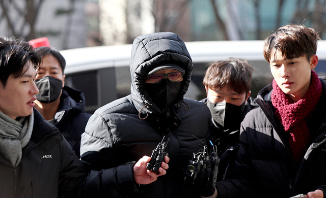 공천헌금 의혹 ‘건진법사 첫 재판 출석질문엔 무응답
