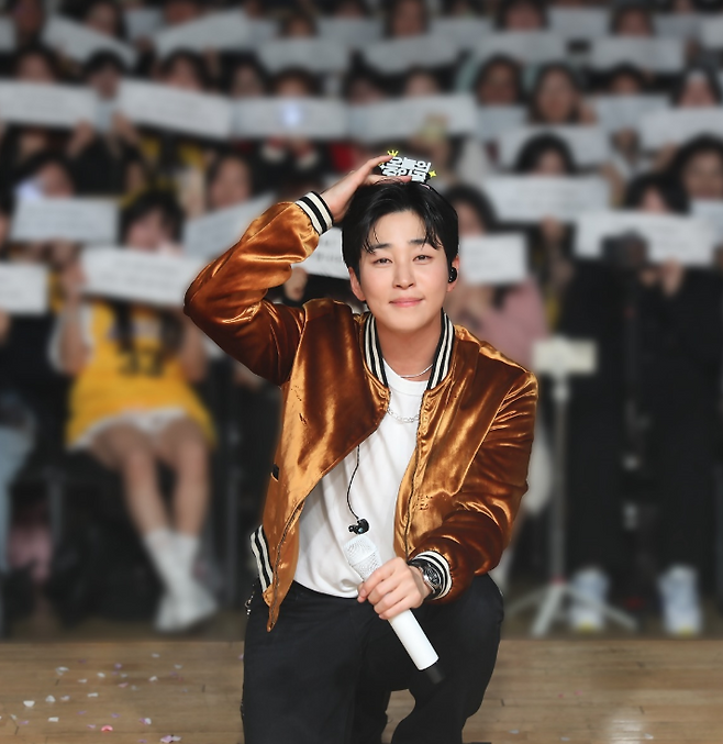 성장 장애로 7살에 99cm였다는 연예인 일상룩 패션룸