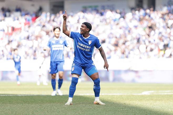 ‘공수 맹활약’ 안양 토마스, K리그1 라운드 MVP... K2는 파울리뇨