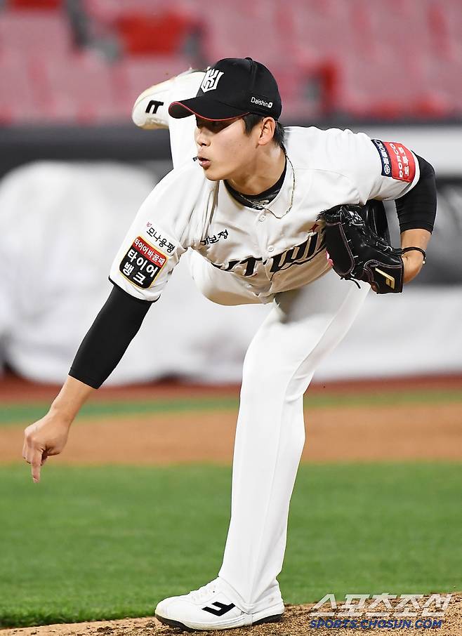 역시 많이 써야 돼! 박영현 연투 세이브! → KT, 4-1 NC 제압하고 위닝시리즈 확보