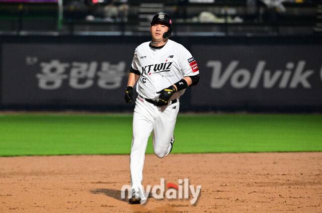 '에이스 부상 악재 극복' 6이닝 무실점 합작 철벽 불펜→홈런 쾅쾅... KT, NC 4-1 제압하며 2연승 [MD수원]