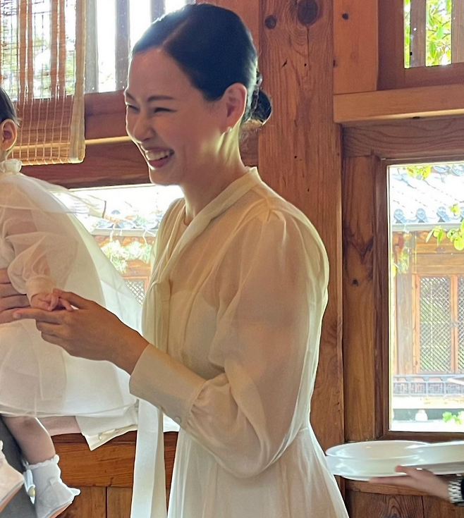 공개연애 한 달 만에 결혼 소식 또 한 달 만에 임신 소식 전한 속전속결” 여배우 투데이 셀럽패션