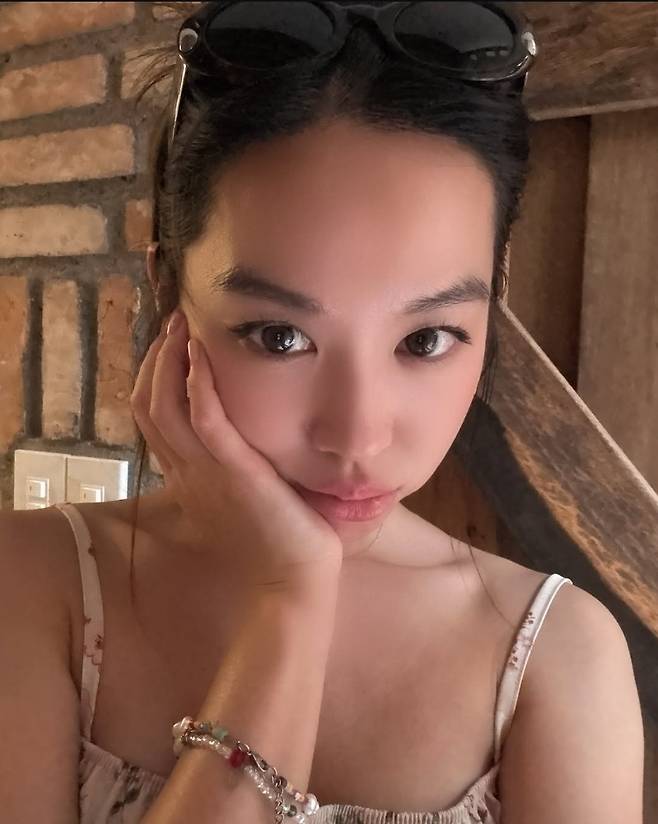 김희정 뒤돌면 백리스 뒤태 노출 잔꽃무늬 원피스 여신 핏 나트랑 리조트룩 뷰티는 내운명