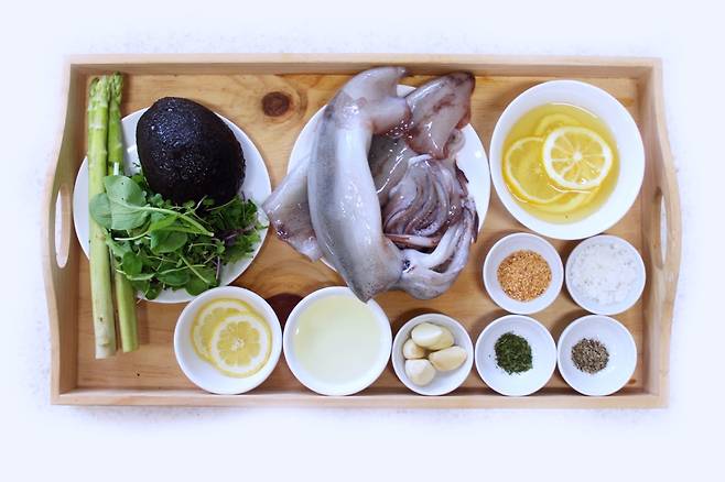 봄과 찰떡궁합 해산물에 어울리는 레몬 갈릭 드레싱 Realfoods