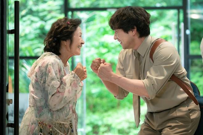 김혜자♥손석구 세기의 부부 됐다42살 차 초월하고 천국보다 아름다운 케미 자랑