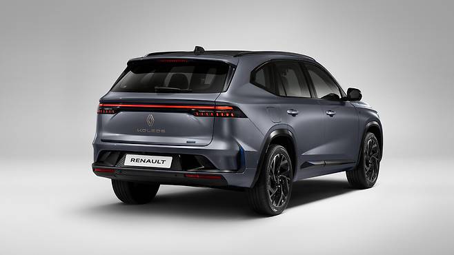 "3만3천대 판매 SUV의 흥행 비결" 85%가 선택한 15.7km/L 시스템의 비밀 | 구름을달리다