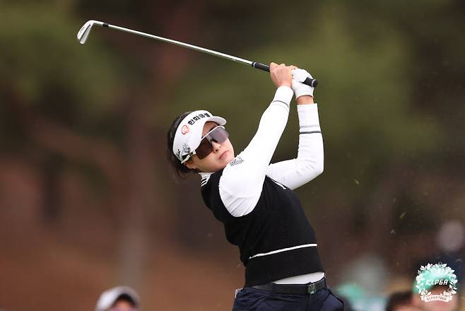 ‘94전 95기’ 김민주, KLPGA 투어 첫 우승…방신실·박주영 준우승