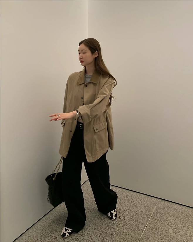 큰 키에 하얀 피부 너무 예쁜 여리여리 여배우 잘록 허리 크롭 오버핏 재킷룩 뷰티는 내운명