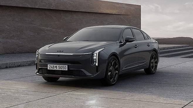 "18.1km/L, 4,372만 원부터" G80보다 뒷좌석 만족도 높은 세단, 기아 K8 | 구름을달리다