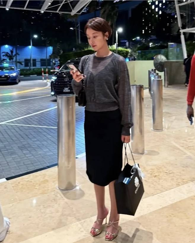 화려했던 지난 날 거쳐 싱글맘으로 돌아온 후 더 고급스러워진 여배우 클래식룩 스타와 패션