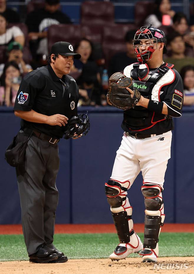 전일수 KBO 심판위원, 리그 2500경기 출장 달성…역대 8번째