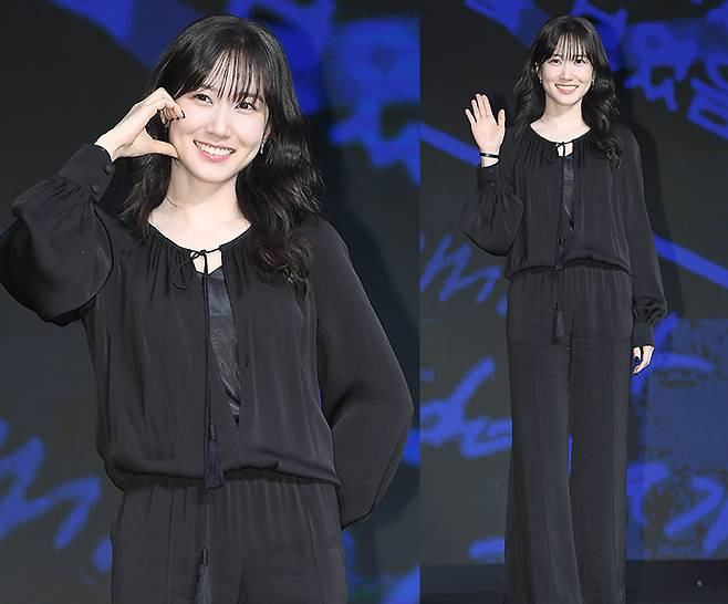 청순한데 귀엽기까지” 토끼상 얼굴에 순수미 장착한 여배우 시크 내추럴 와이드룩 대본은 내운명
