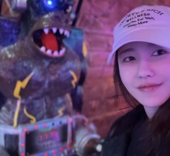 이지아 놀이공원에 뜬 40대 힙스터 민낯에 가까운 동안미모 너무 예뻐 난리난 쇼츠룩 뷰티는 내운명