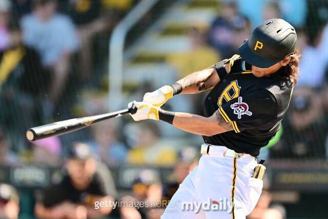 前 KBO 13승 투수 폭격한 배지환의 미친 존재감…3안타 4득점 1볼넷 1도루 '폭주'