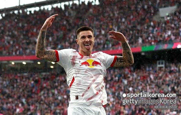 맨유, UEL 4강 진출 성공에도 ‘칼바람 분다’...0G 0A 호일룬 대체자 식별→‘분데스리가 폭격기’ 영입...“맨유 스카우팅 디렉터 확인”