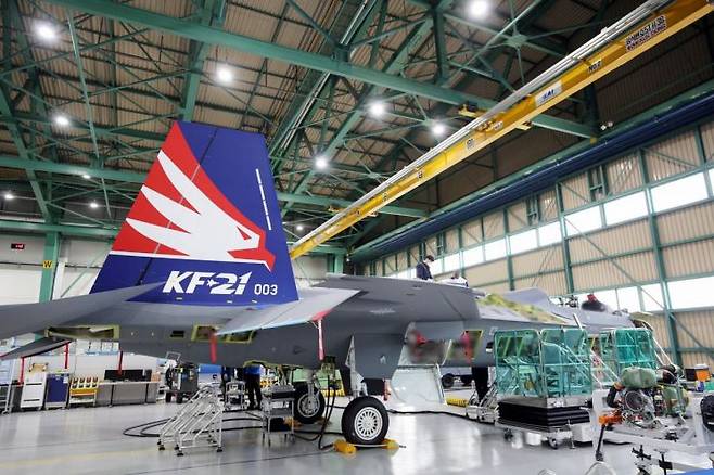 한국 KF-21 vs 중국 J-10C: 2025년 전투 시뮬레이션 결과 충격 공개 | 밀리터리 랩실